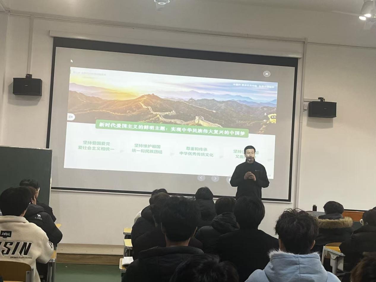 弘扬百年爱国志 争当时代新青年